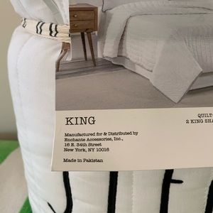 Rae Dunn | Bedding | Rae Dunn Sleep King Size Quilt | Poshmark